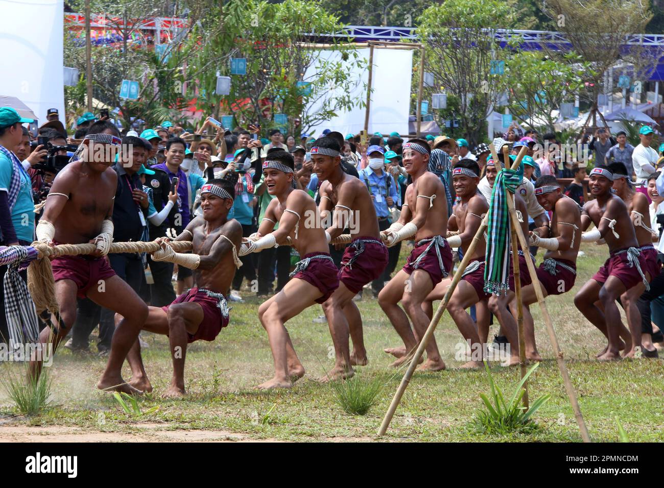 Siem Reap. 14th Apr, 2023. People play traditional tug-of-war game at ...