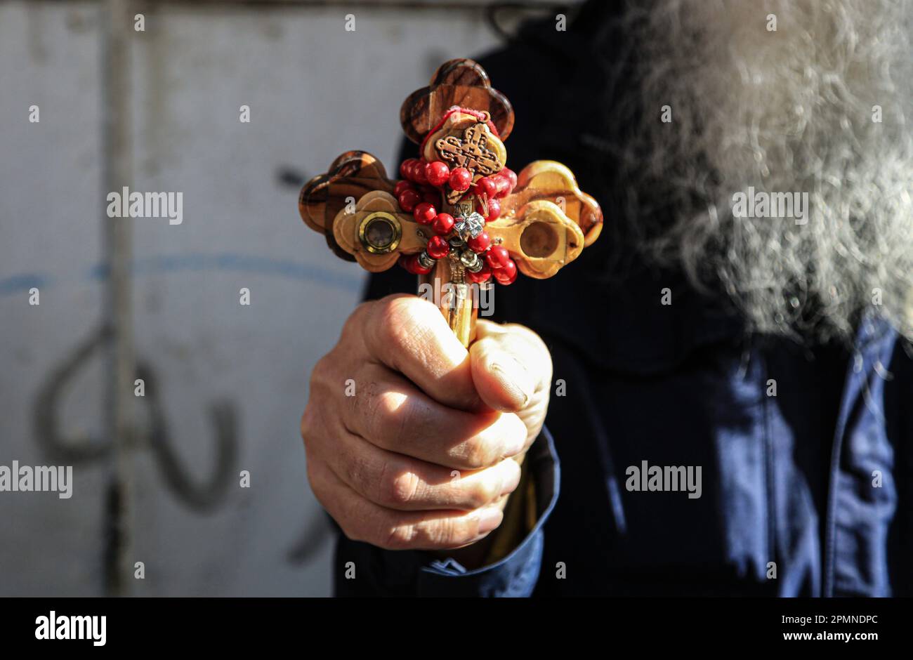 East Jerusalem, Israel. 14th Apr, 2023. An Orthodox Christian carries a ...