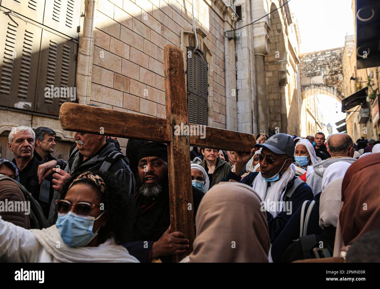 East Jerusalem, Israel. 14th Apr, 2023. An Orthodox Christian carries a ...
