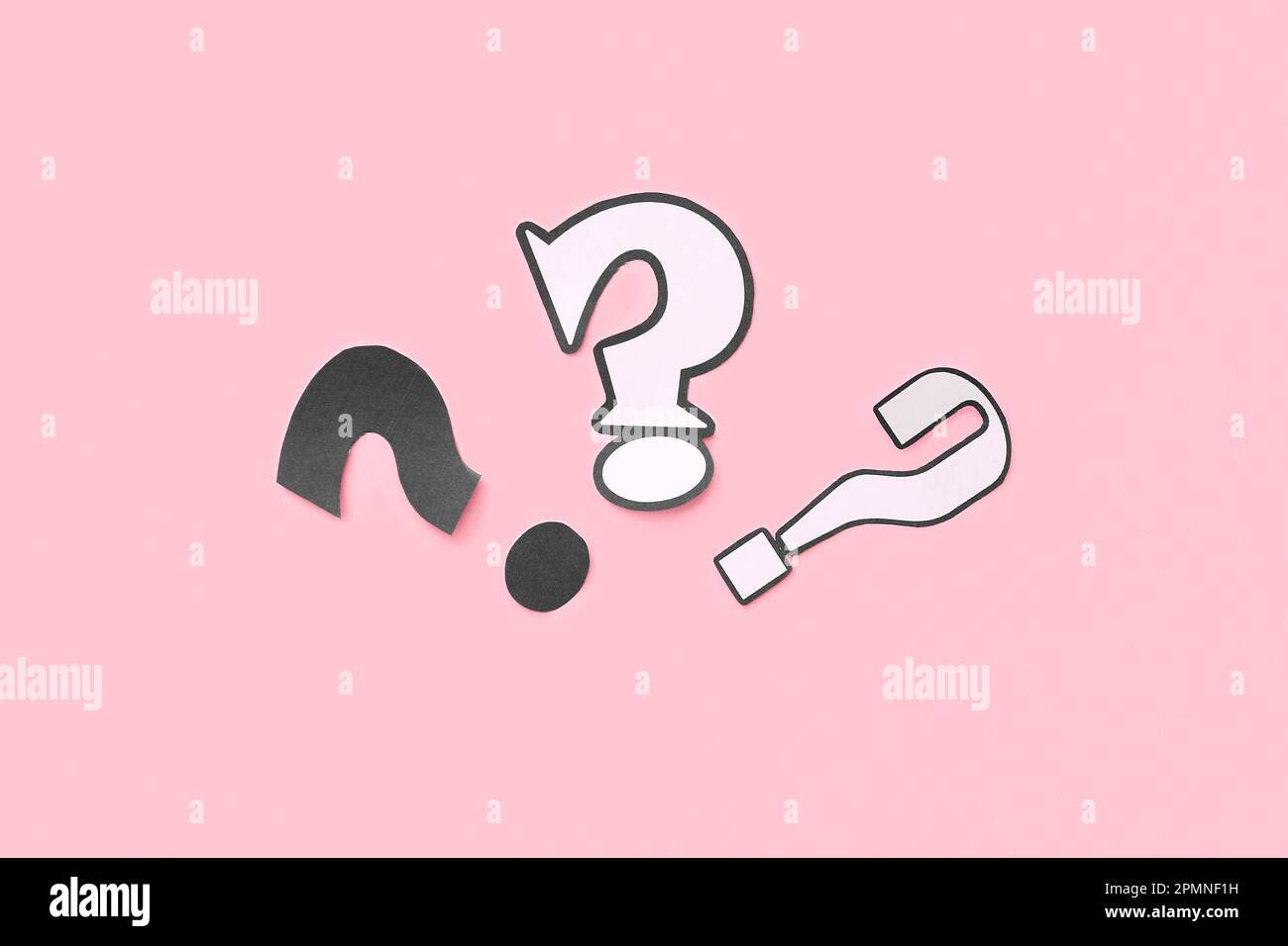 Paper question marks on pink background Stock Photo - Alamy