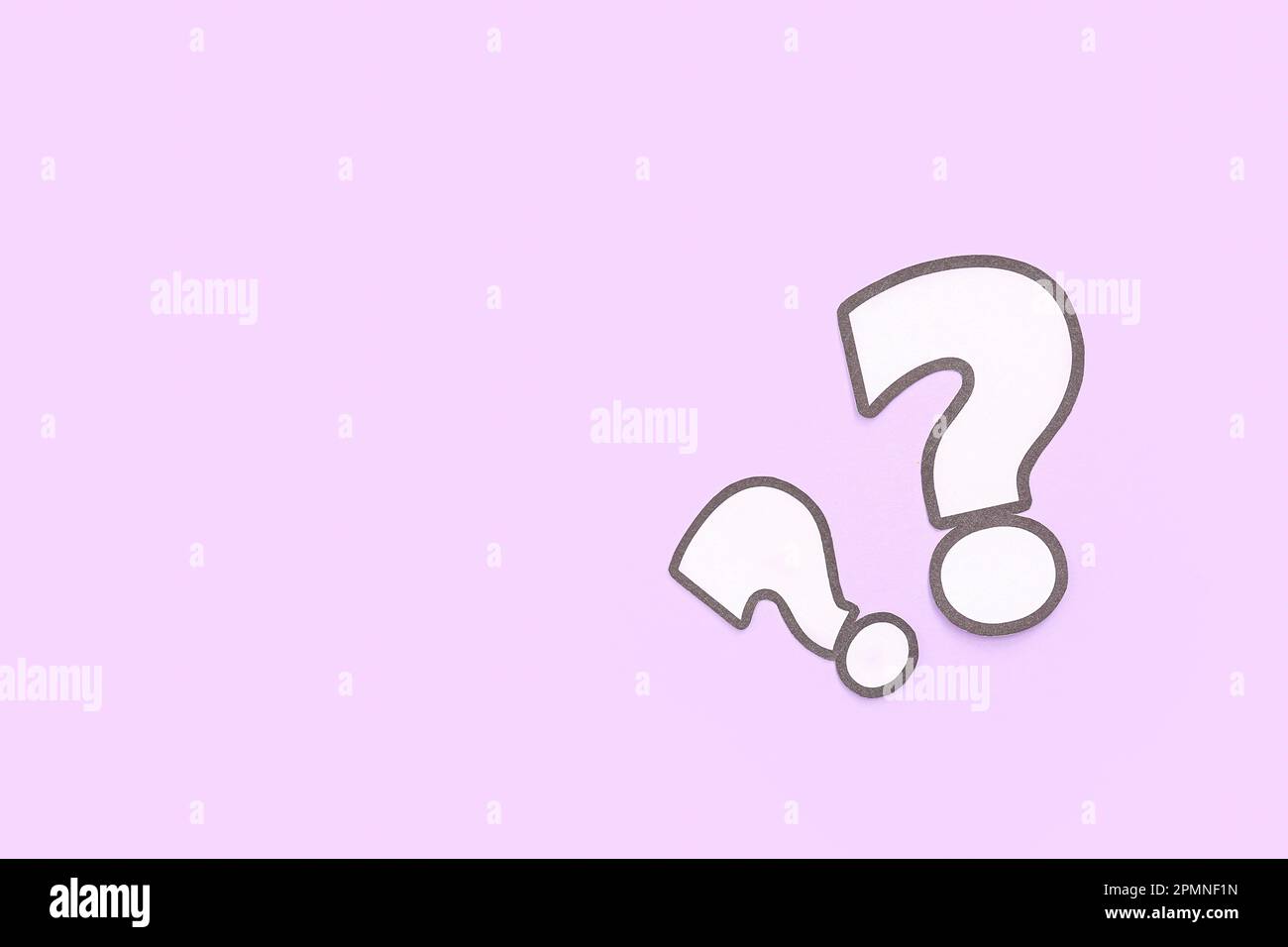 Paper question marks on lilac background Stock Photo - Alamy