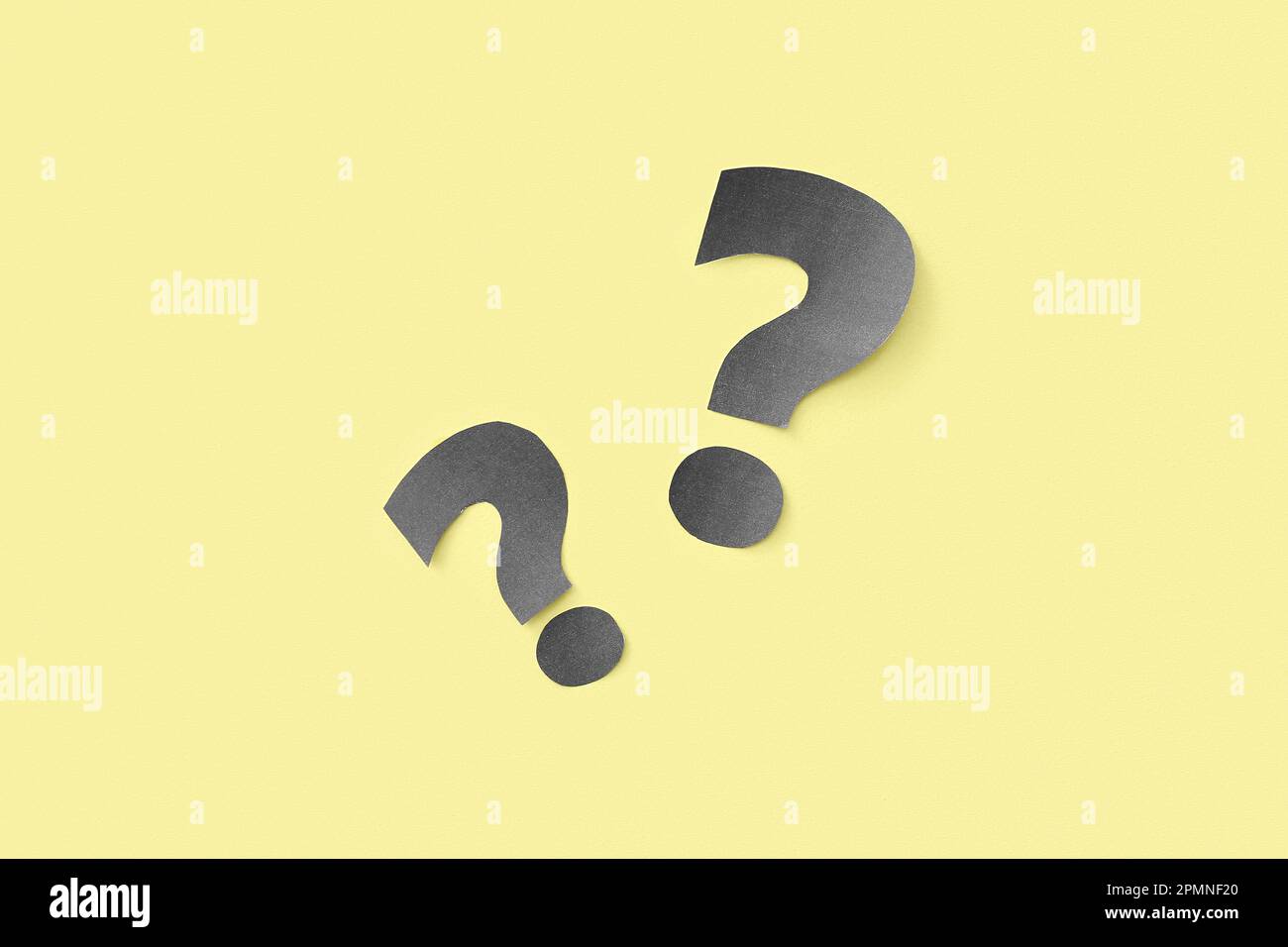 Paper question marks on yellow background Stock Photo - Alamy