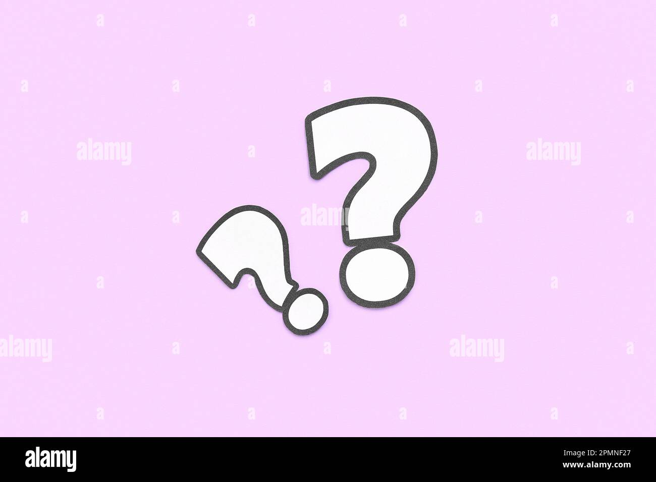 Paper question marks on lilac background Stock Photo - Alamy
