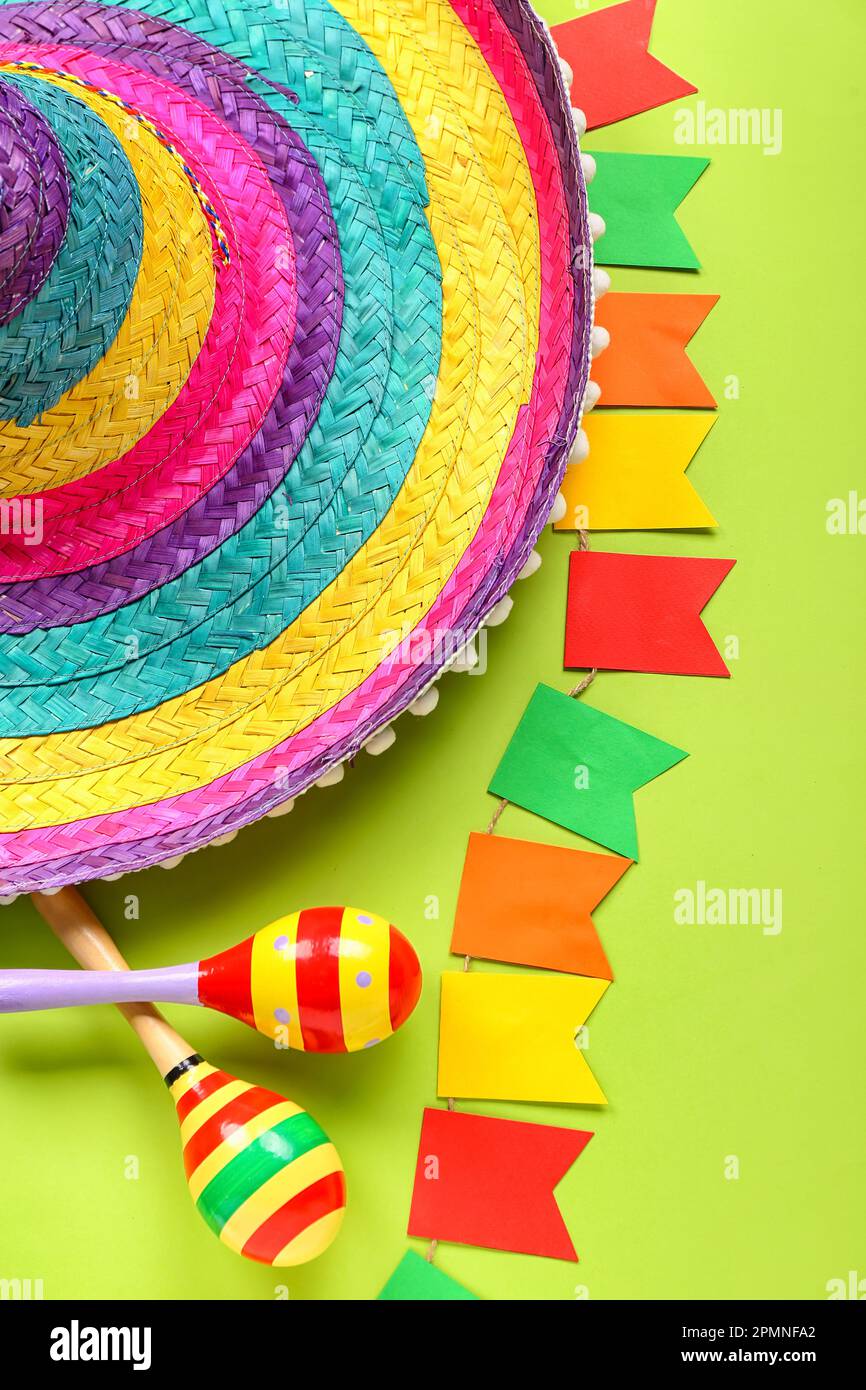 Mexican maracas with sombrero hat and flags on green background Stock ...