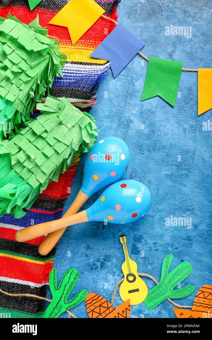 Mexican maracas with pinata, serape and flags on grunge background ...