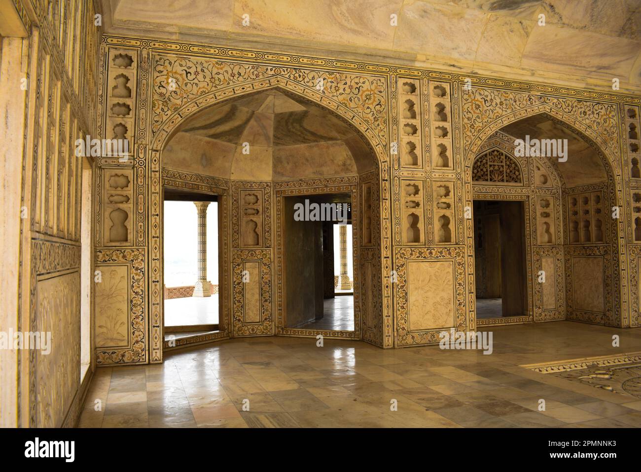 Allah akbar in arabic hi-res stock photography and images - Alamy