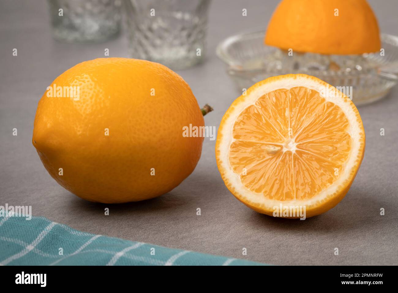 Whole and half lemon hi-res stock photography and images - Alamy