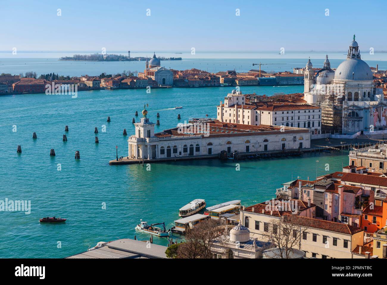 Skyline on venice city from lagoon hi-res stock photography and images ...