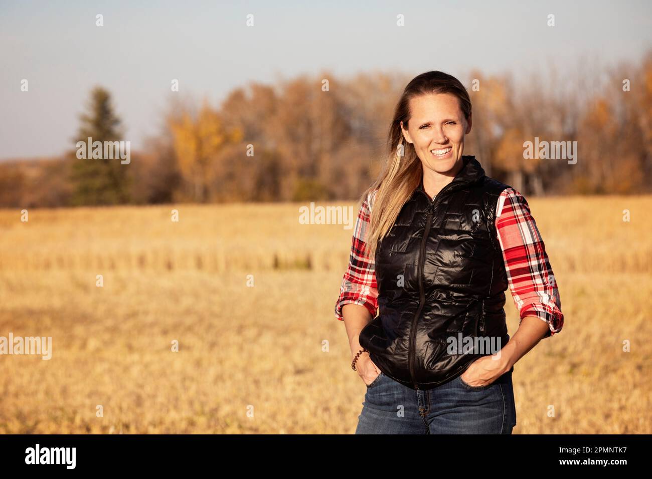 Farmer in barley field hi-res stock photography and images - Alamy