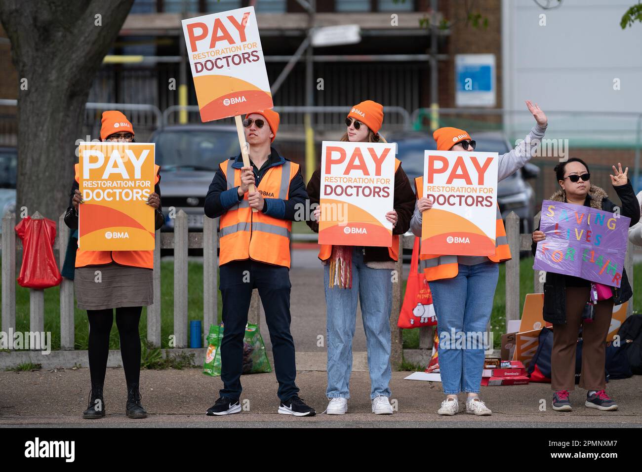 Striking NHS junior doctors on the picket line outside Southend ...