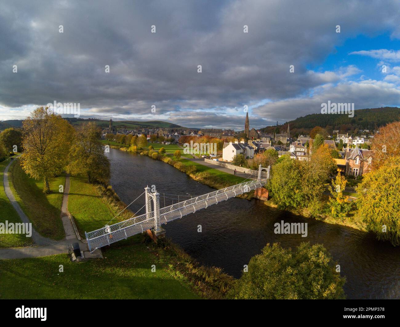 Priorsford pedestrian carrying bridge crossing the River Tweed at ...