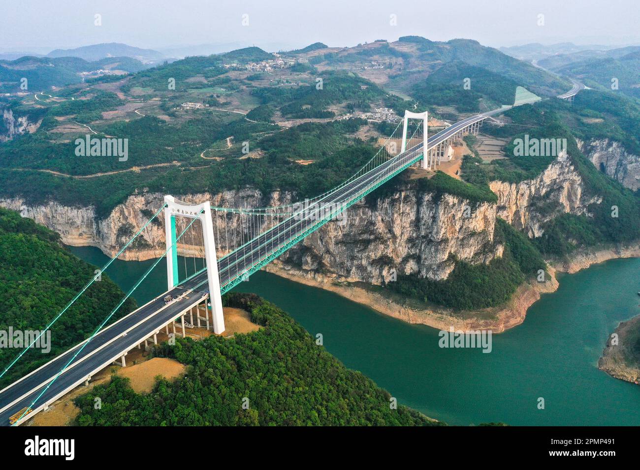 (230414) -- GUIYANG, April 14, 2023 (Xinhua) -- This aerial photo taken ...