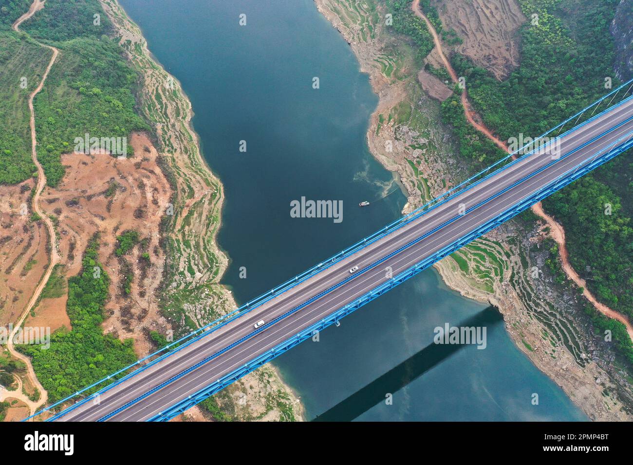 (230414) -- GUIYANG, April 14, 2023 (Xinhua) -- This aerial photo taken ...