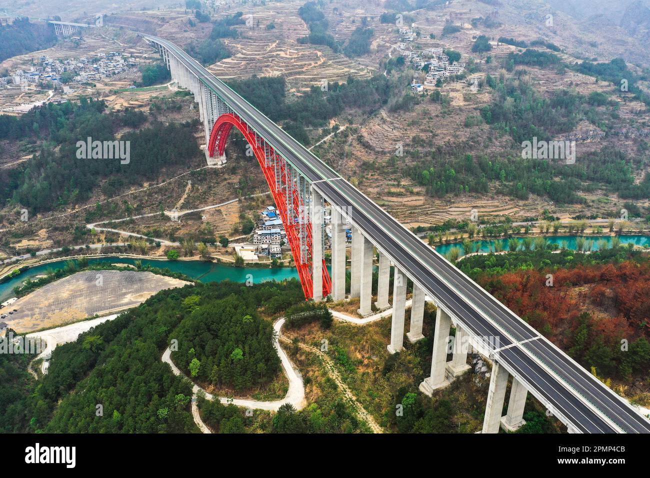 (230414) -- GUIYANG, April 14, 2023 (Xinhua) -- This aerial photo taken ...