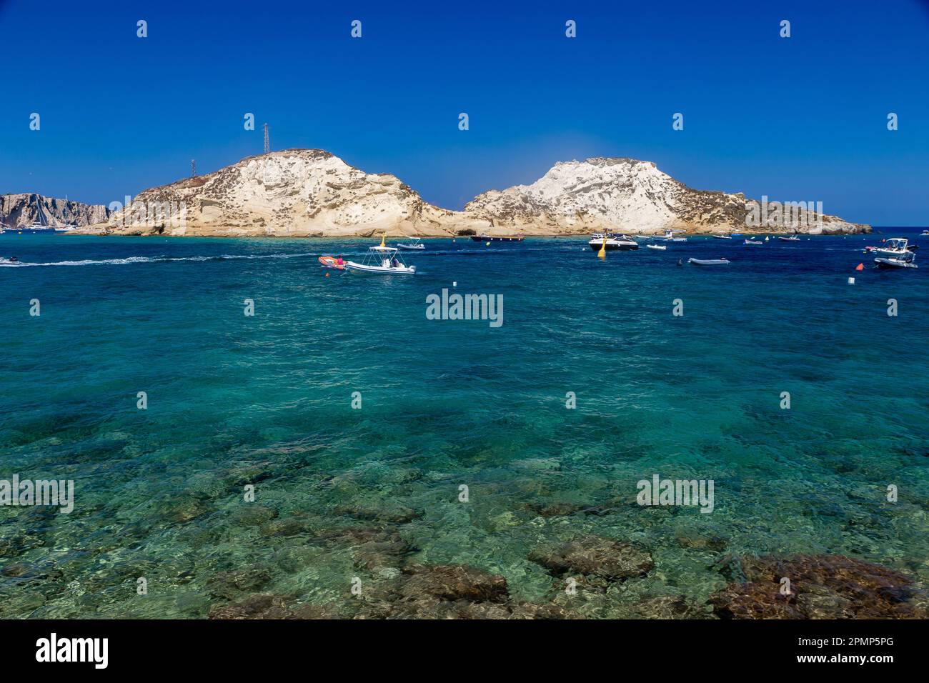 Isole Tremiti Puglia, isola del Cretaccio dal porto di San Nicola Stock ...