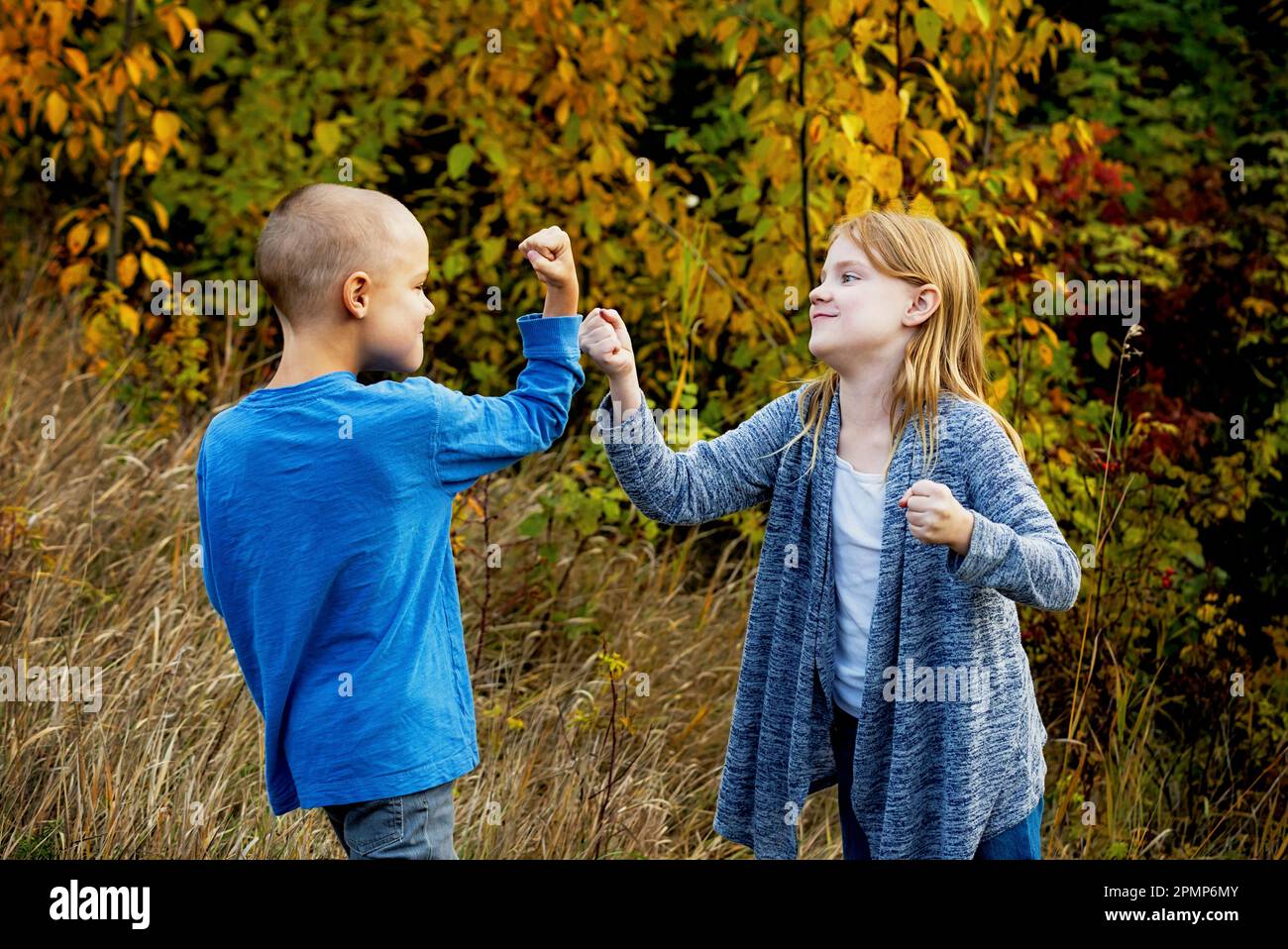 Brother and sister fighting hi-res stock photography and images - Alamy