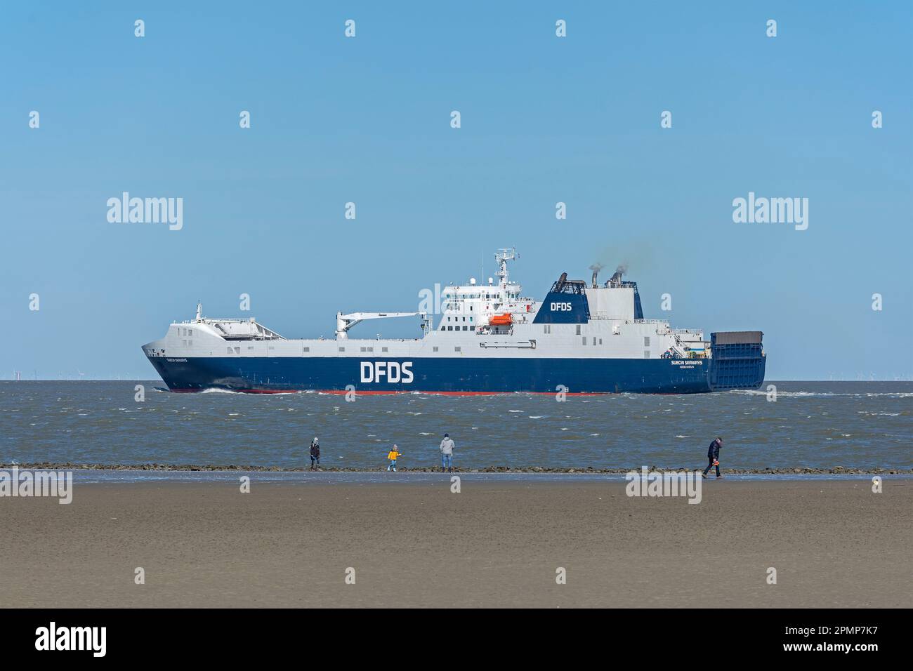 Dfds ferry ship people hi-res stock photography and images - Alamy