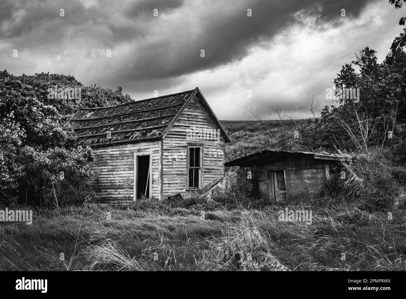 Spooky old abandoned house hi-res stock photography and images - Alamy