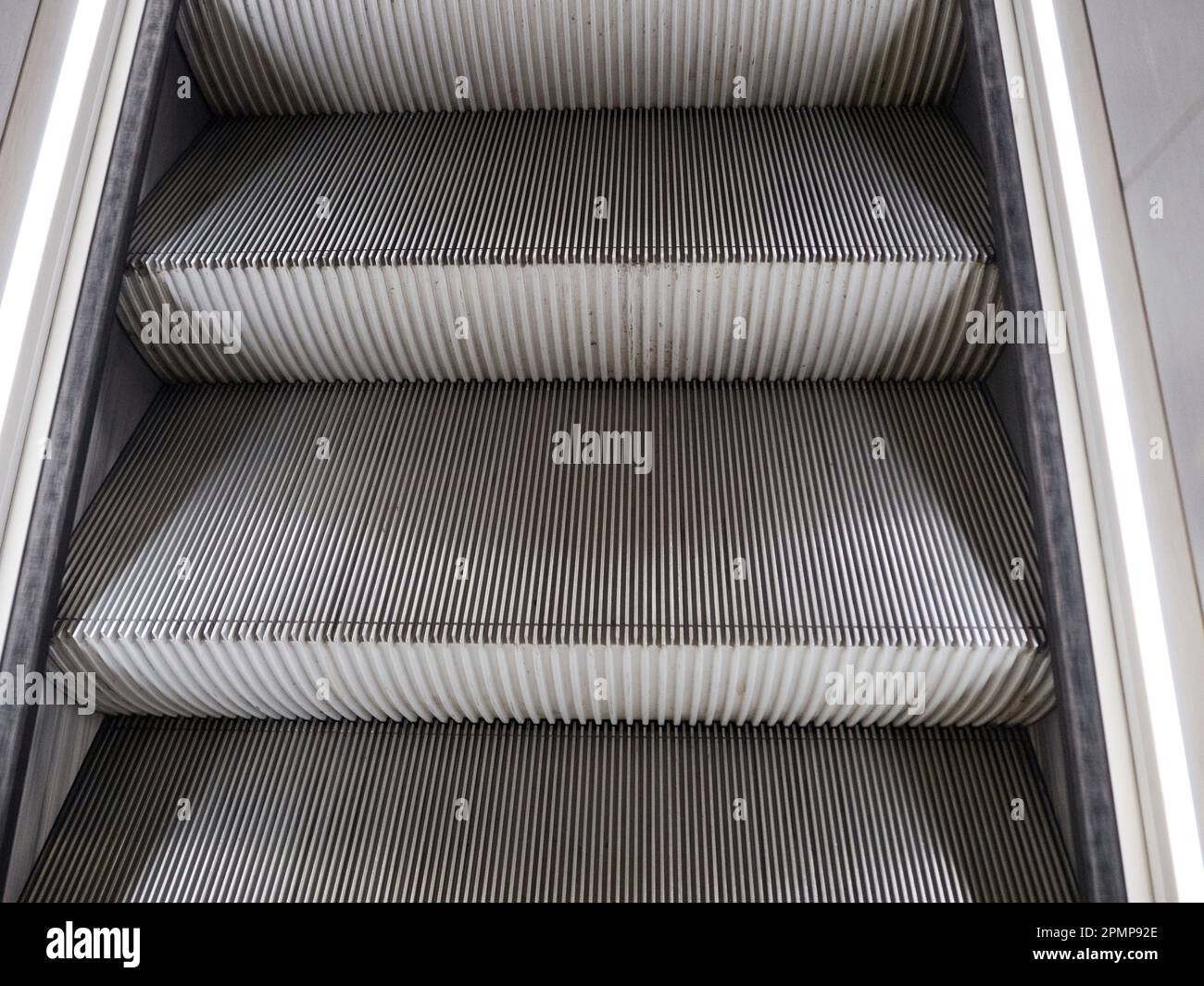 Escalator close up steps hi-res stock photography and images - Alamy