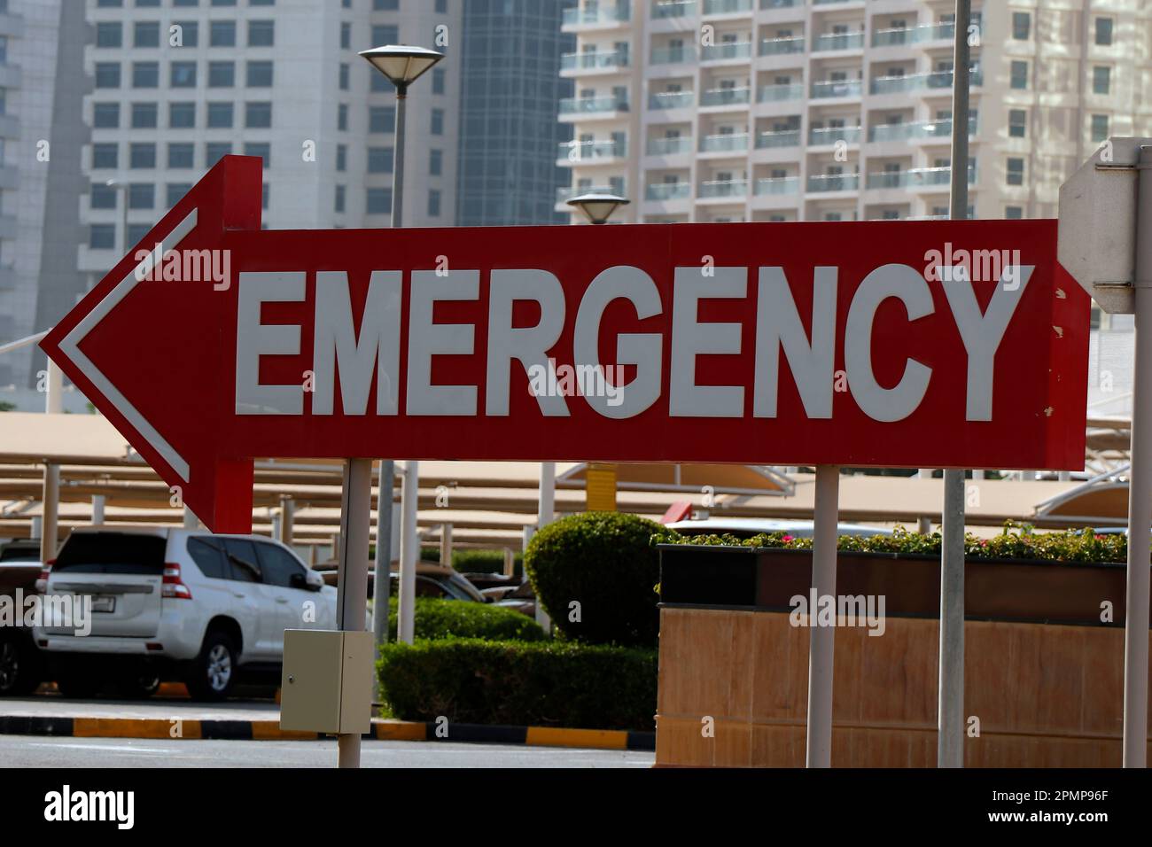emergency arrow sign board in a hospital to proper direction Stock ...