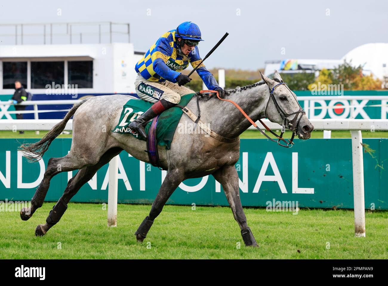 Bill Baxter ridden by Sam Twiston-Davies wins The Topham Handicap Chase ...