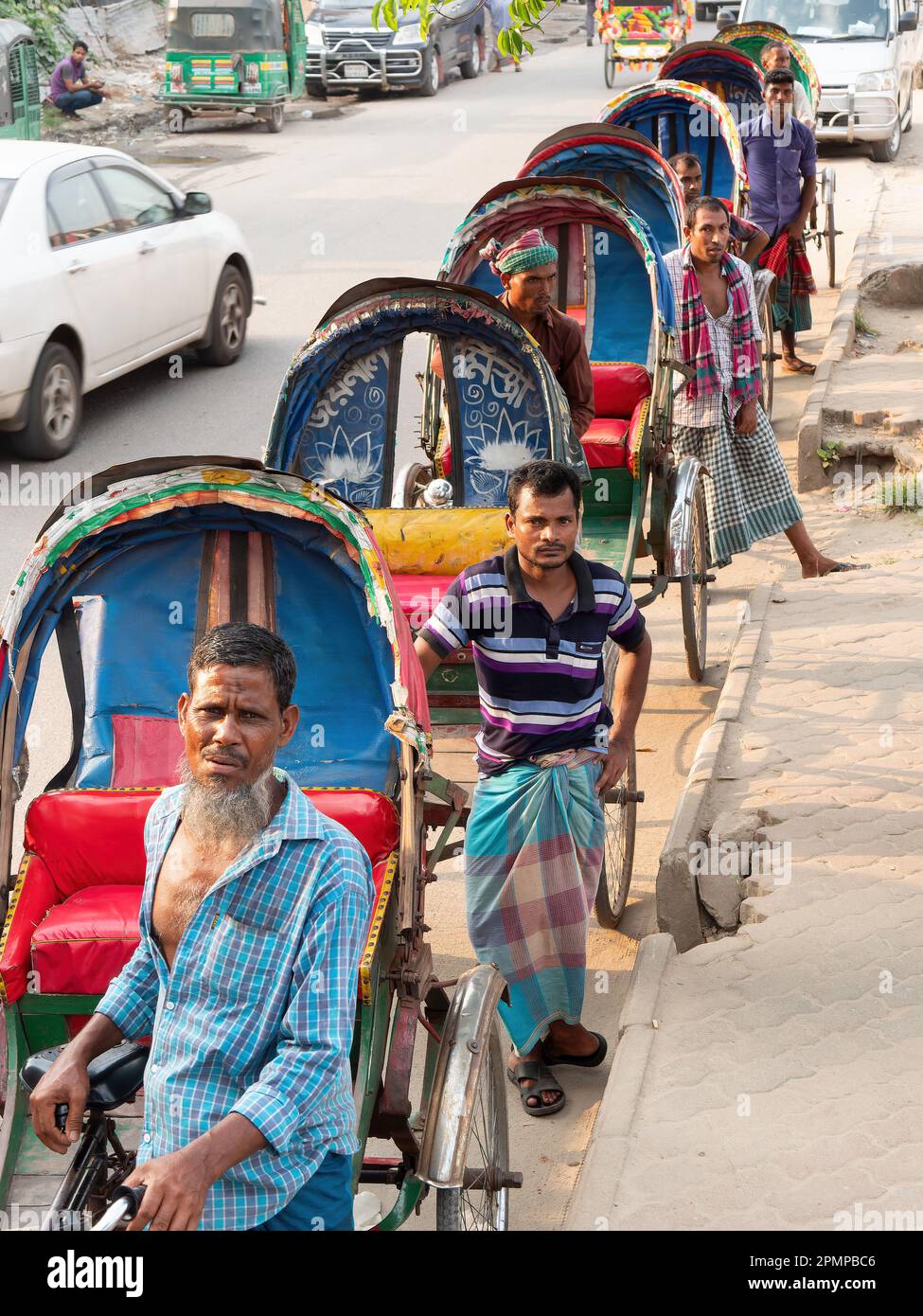 Rickshaw drivers waiting for passengers in Dhaka, Bangladesh Stock ...