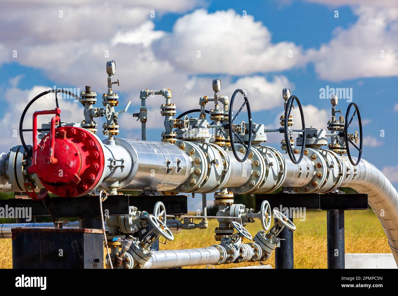 Oil pipeline valves hi-res stock photography and images - Alamy
