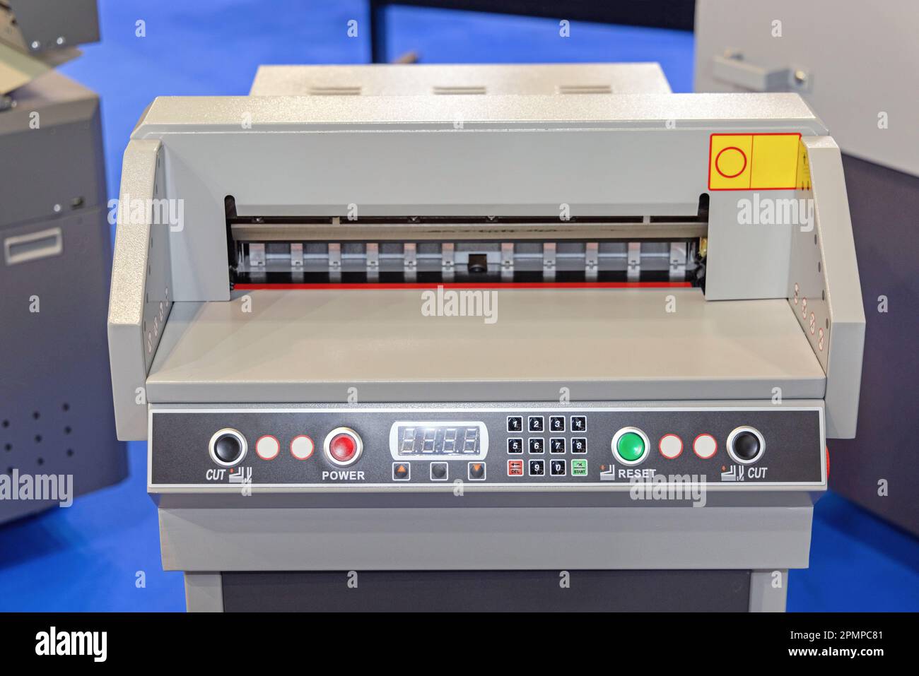 Paper cutter machine hi-res stock photography and images - Alamy
