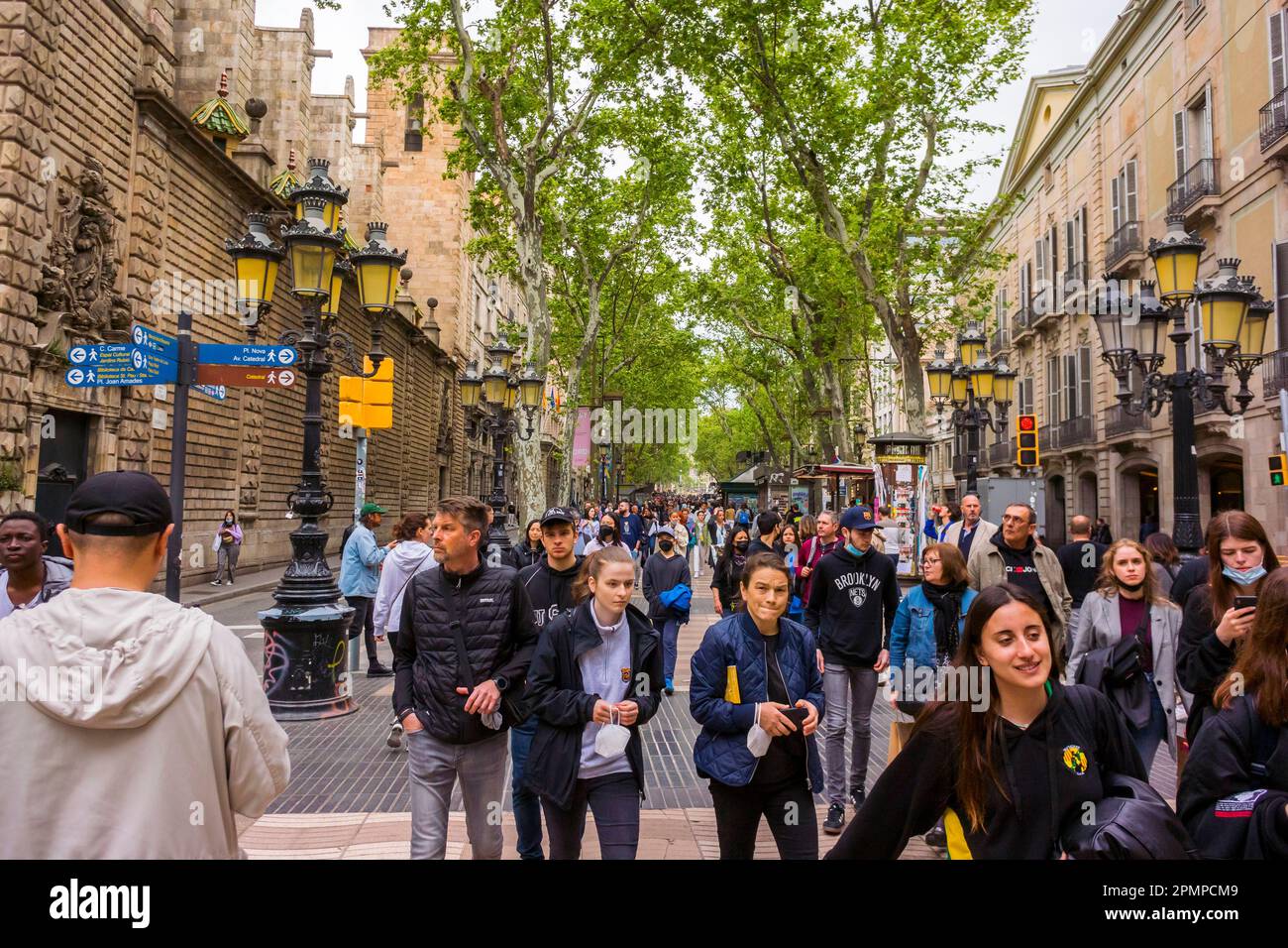Barcelona, Spain, Large Crowd Young People, Tourists, Walking, Street ...