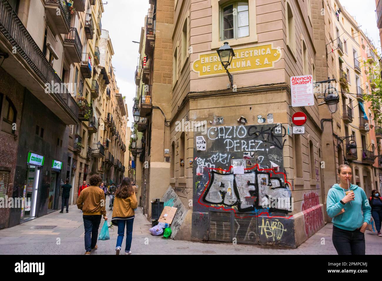 Urban lifestyle scenes hi-res stock photography and images - Alamy