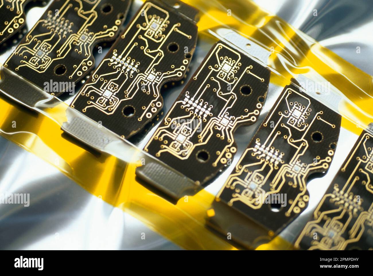 Electrical circuits hi-res stock photography and images - Alamy