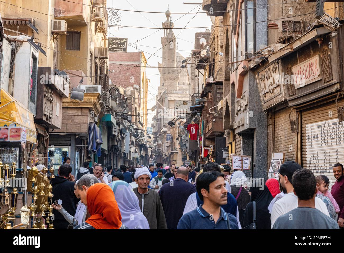 People walking through a busy Khan el-Khalili market bazaar in Islamic ...