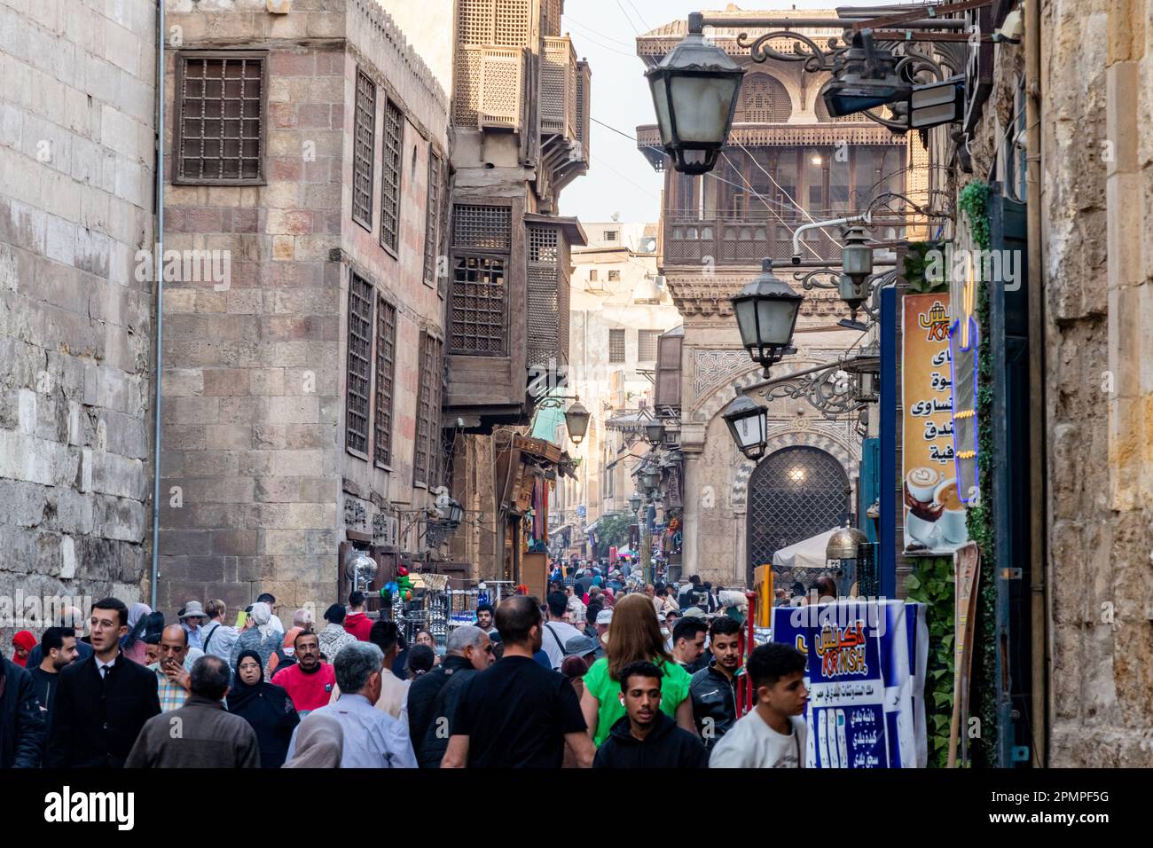 People walking through a busy Khan el-Khalil market bazaar in Islamic ...