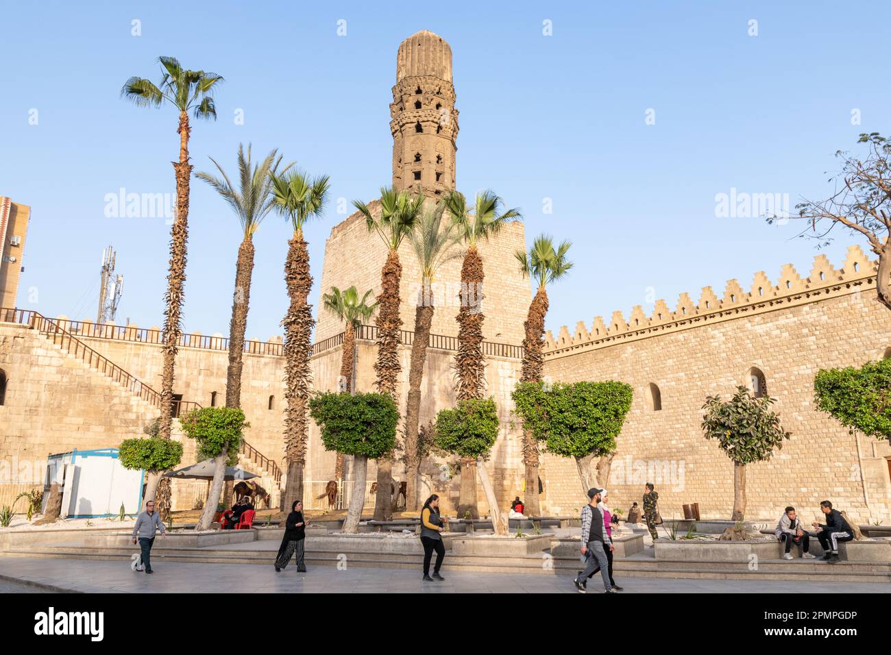 A gate entrance to Khan el-Khalili in Islamic Cairo in Cairo, Egypt ...
