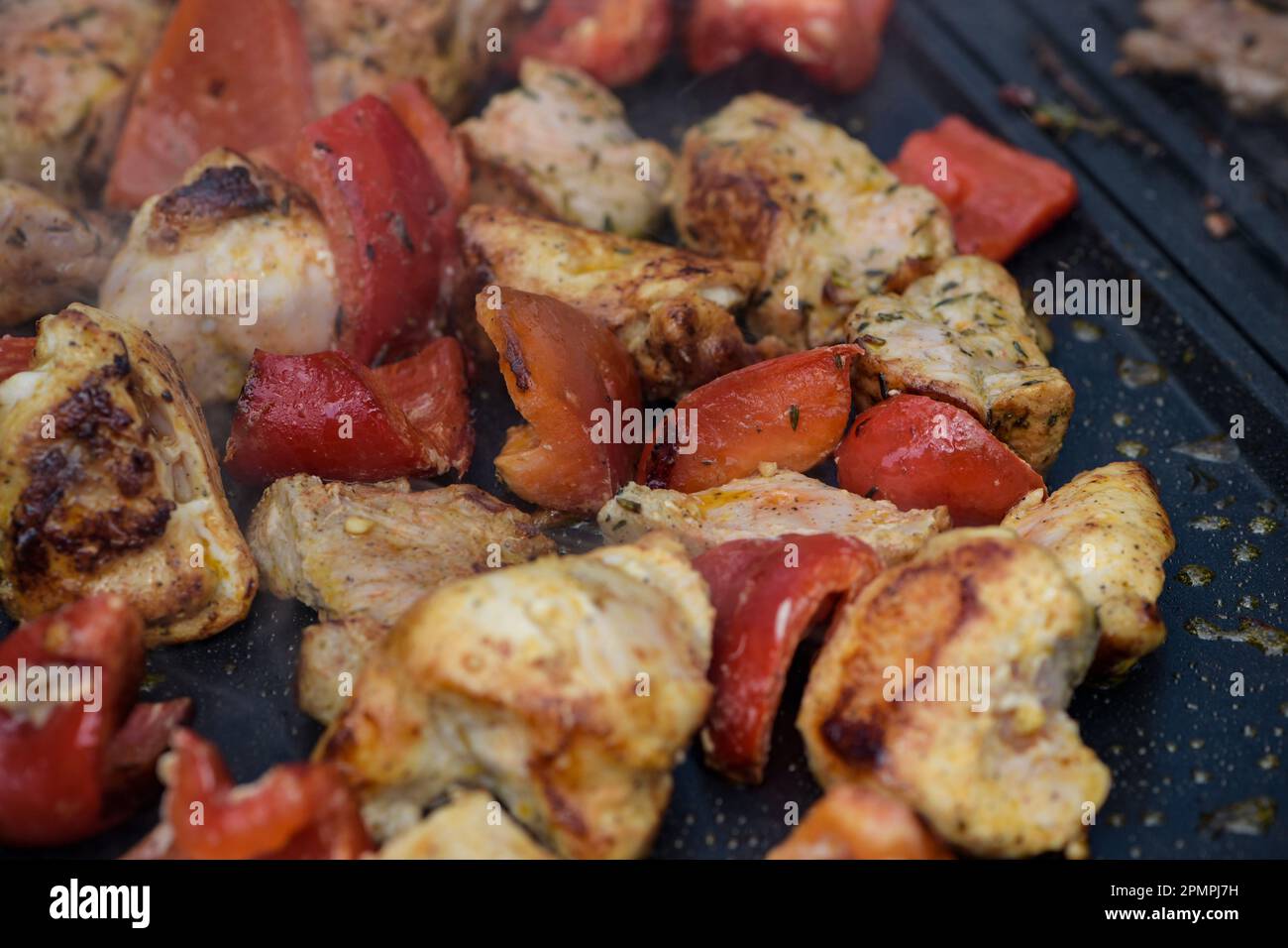 Chicken being cooked hi-res stock photography and images - Alamy