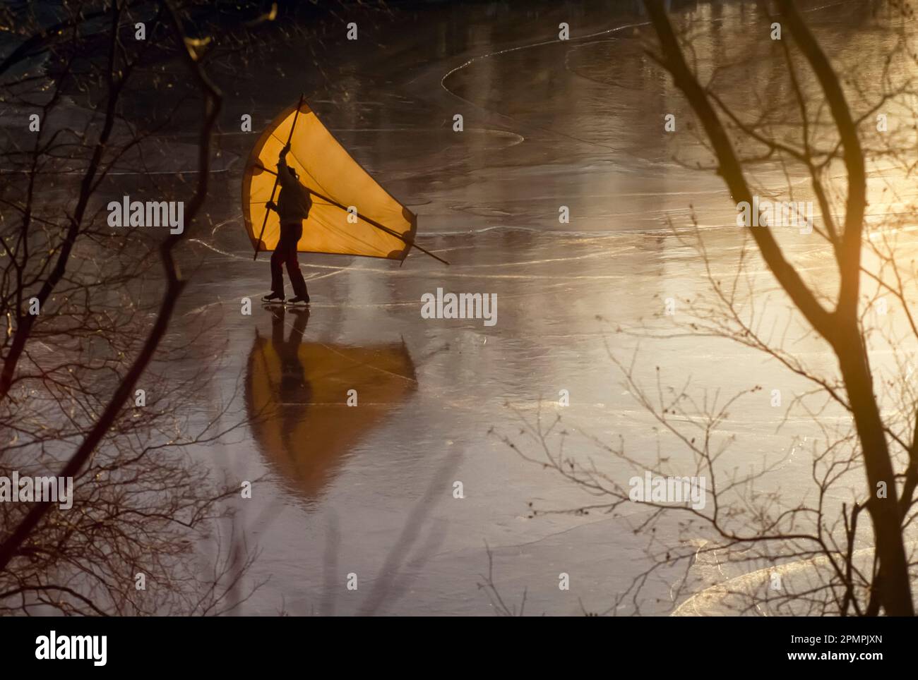 Kite skating hi-res stock photography and images - Alamy