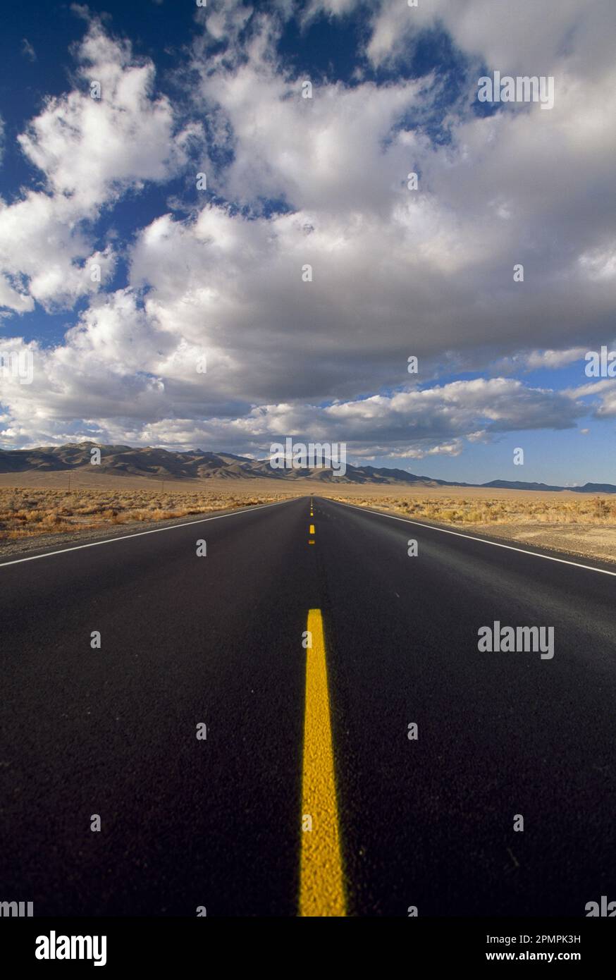 Long straight highway hi-res stock photography and images - Alamy