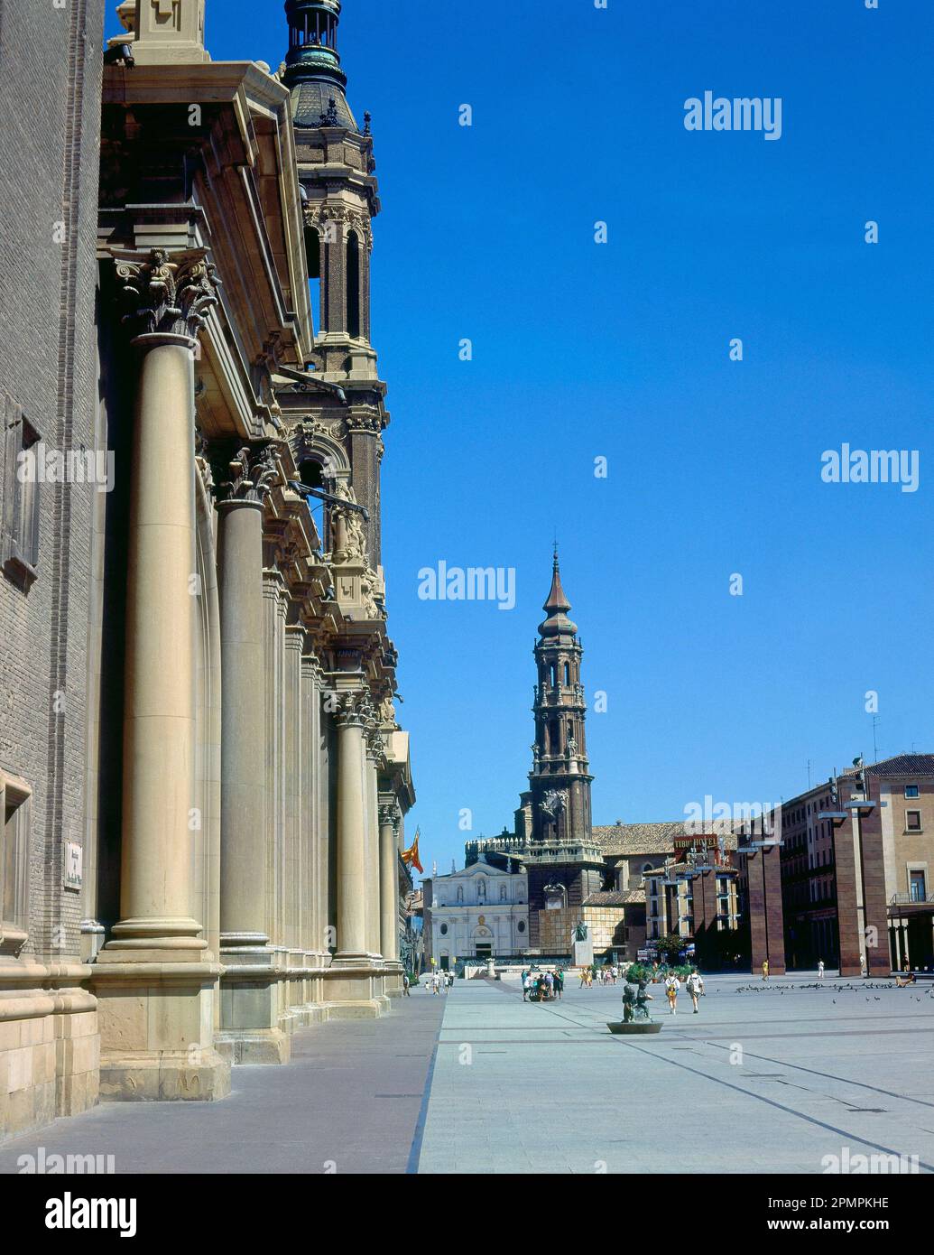 VISTA DE LA PLAZA CON LA TORRE DE LA SEO AL FONDO - FOTO AÑOS 90 ...