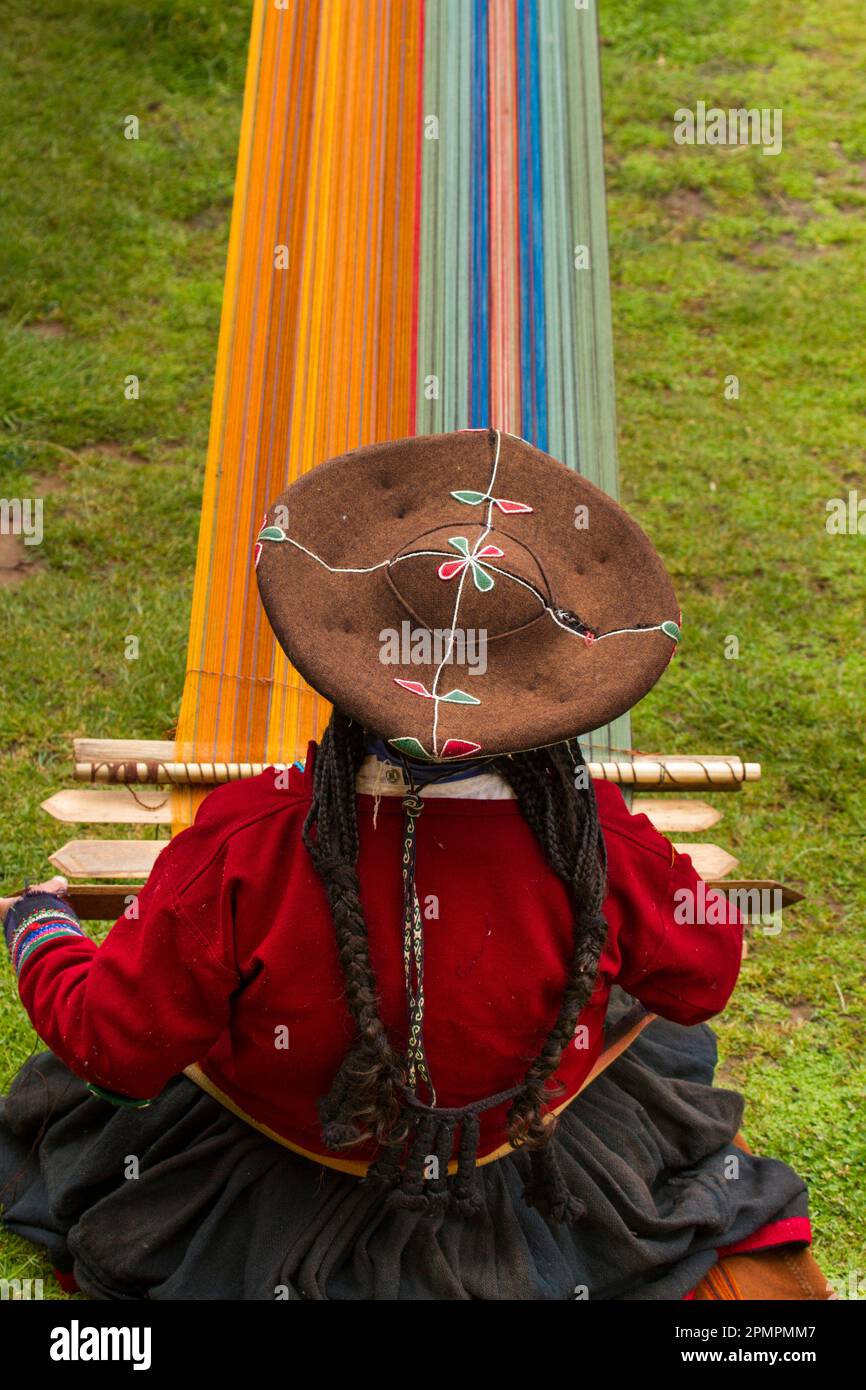 A woman weaves in the tradition of ancient Incas Stock Photo - Alamy