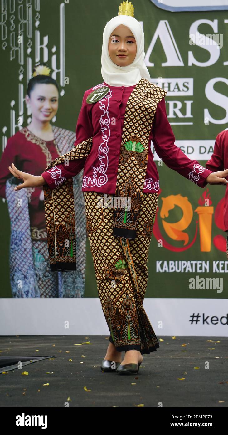 Indonesian children in batik clothes. This batik comes from Kediri ...