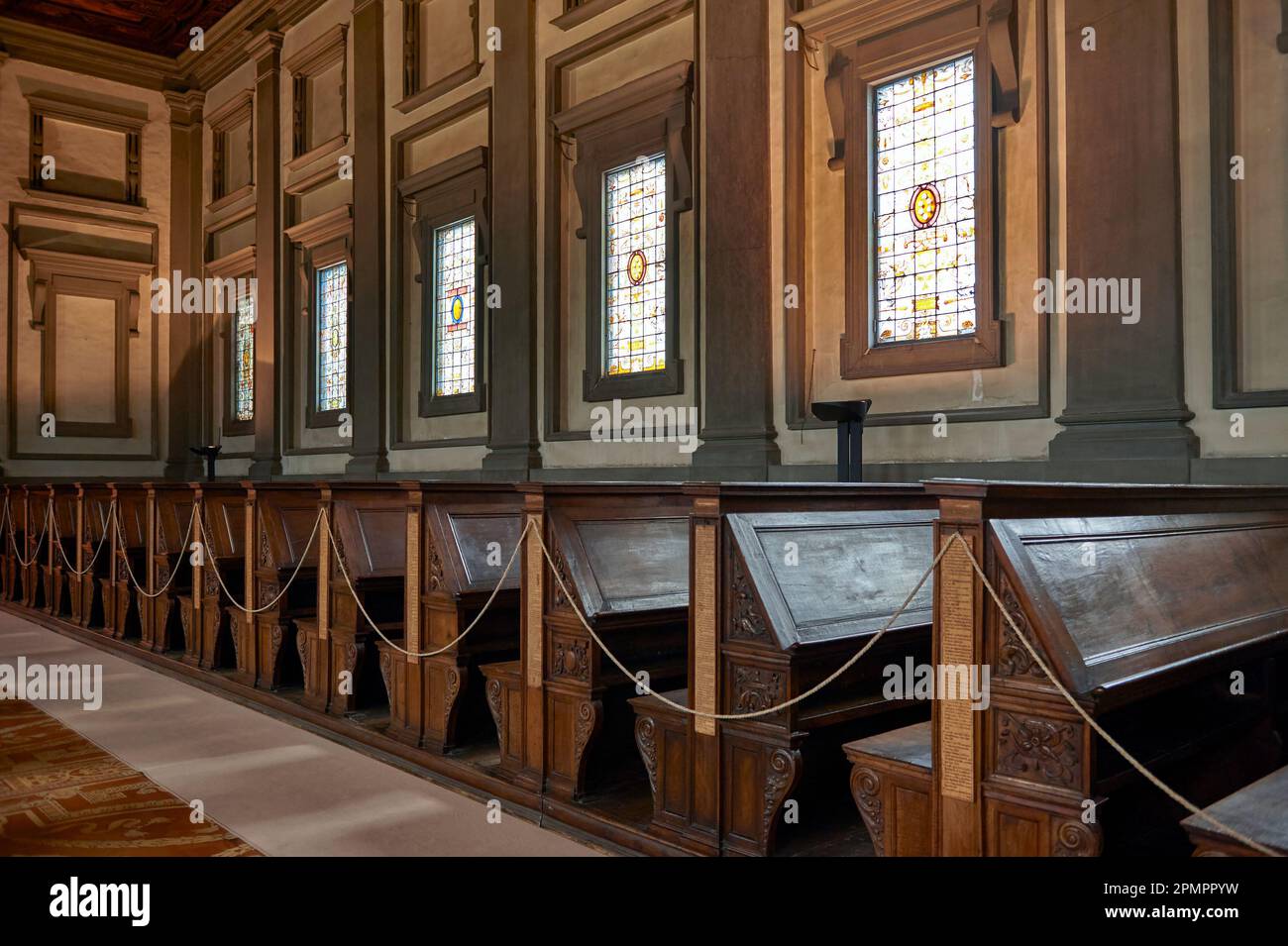 Ancient door florence hi-res stock photography and images - Alamy