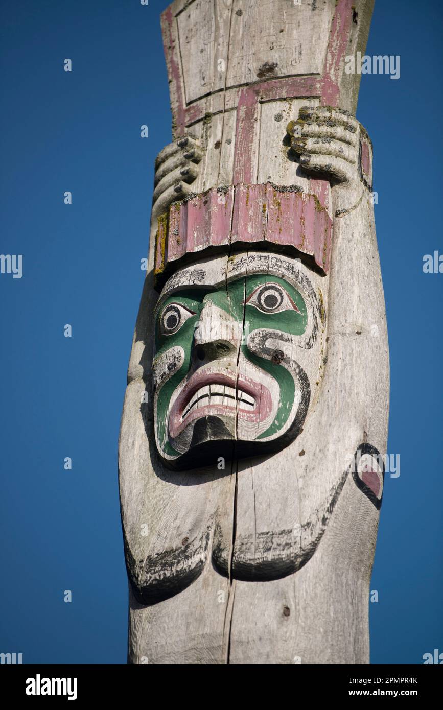 Human totem pole hi-res stock photography and images - Alamy