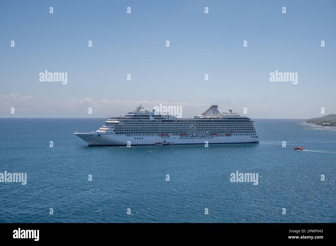 Roatan, Honduras - March 30, 2023: Cruise ship Oceana Marina at Roatan ...