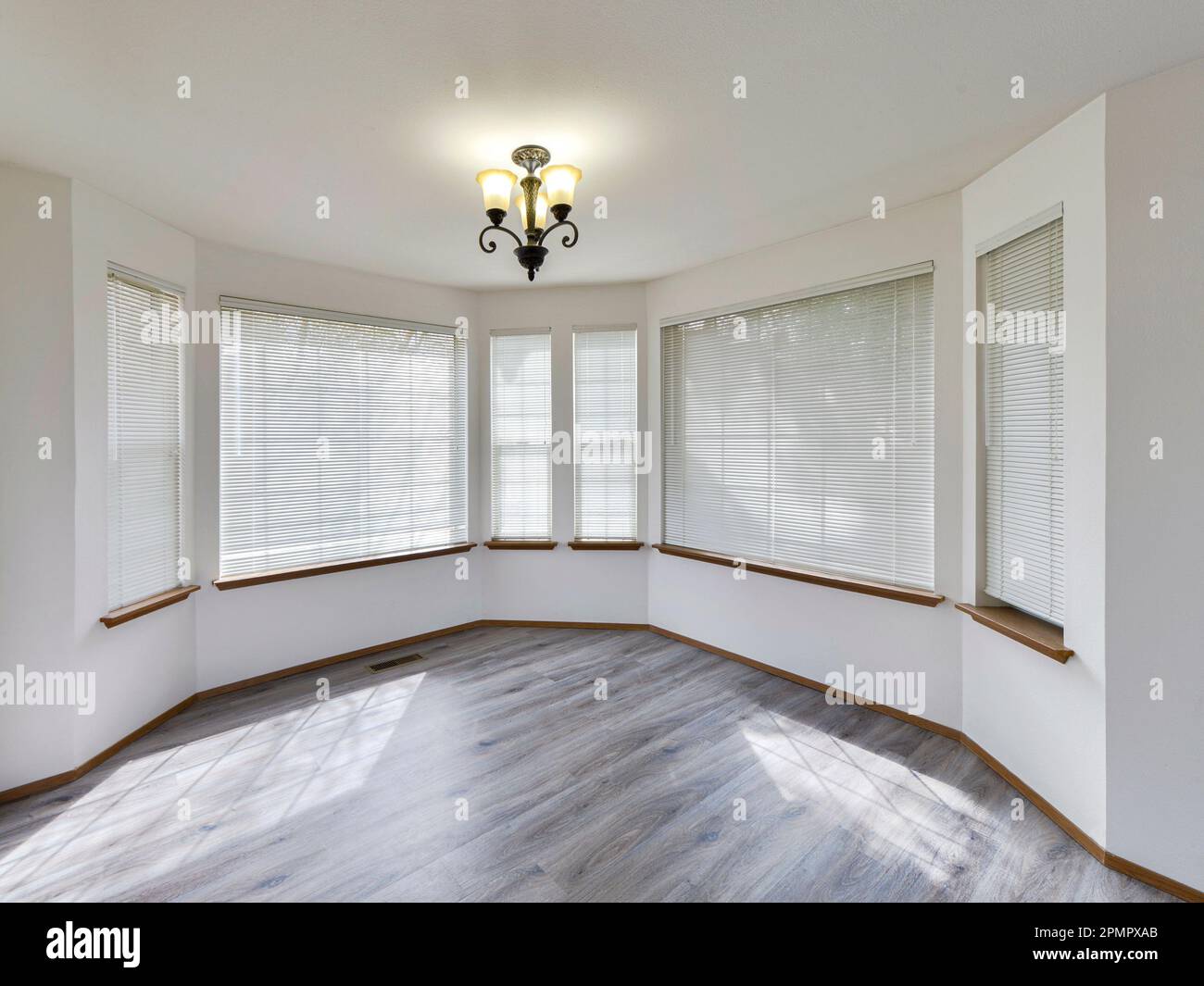 Modern residential empty dining room interior Stock Photo - Alamy