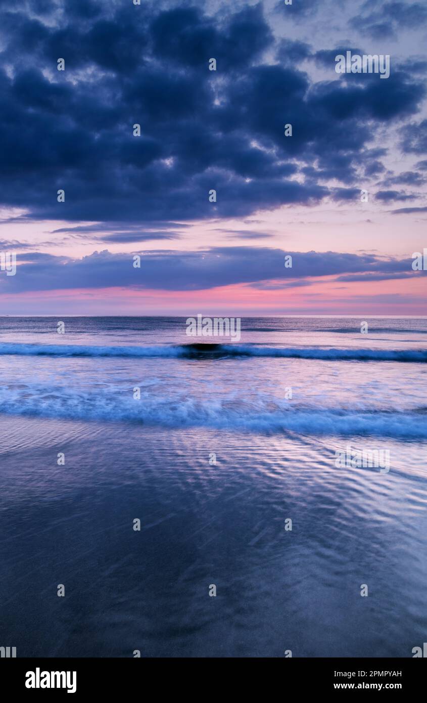 Beautiful sunset ocean shore hi-res stock photography and images - Alamy