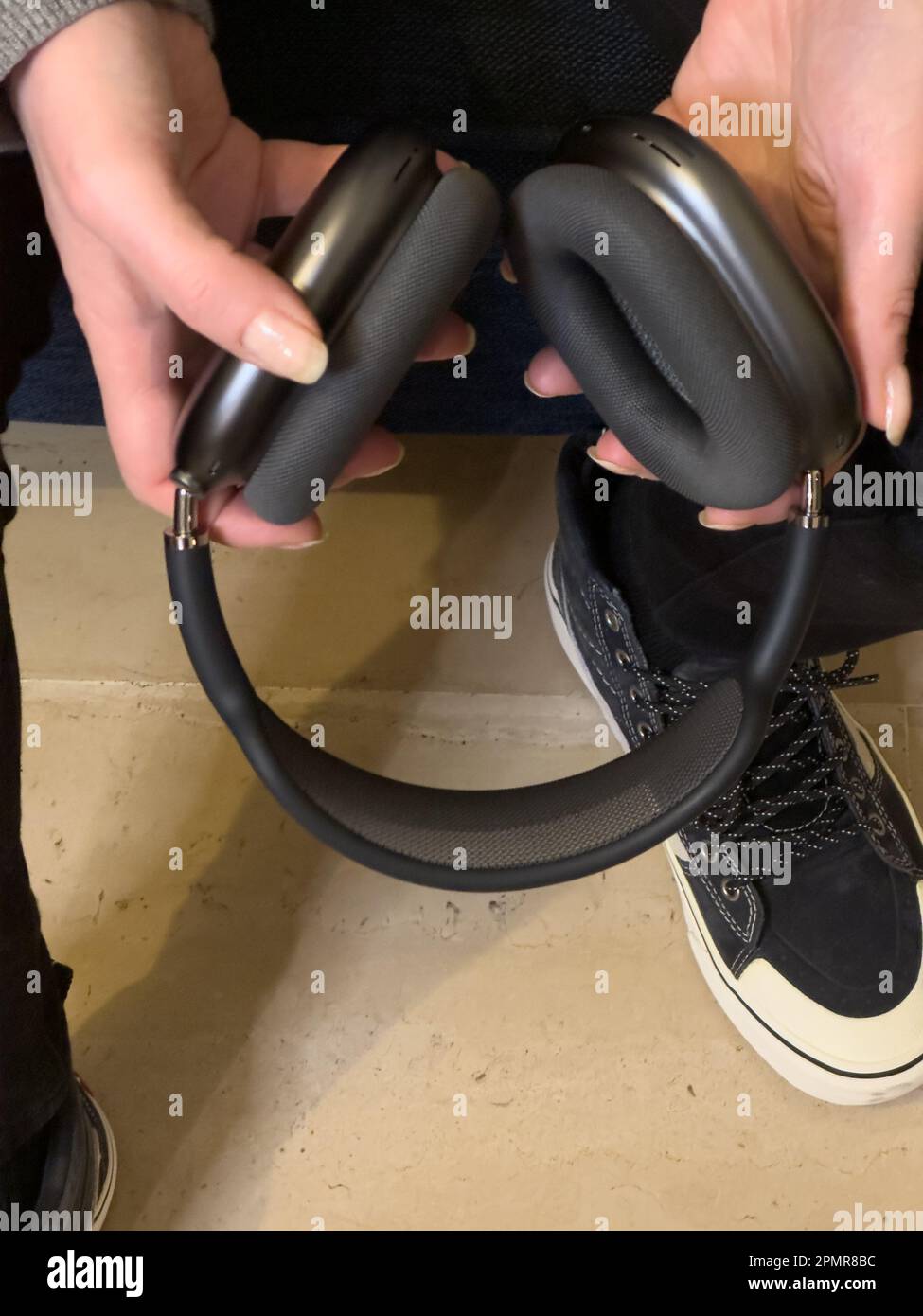 Airpod max hi-res stock photography and images - Alamy