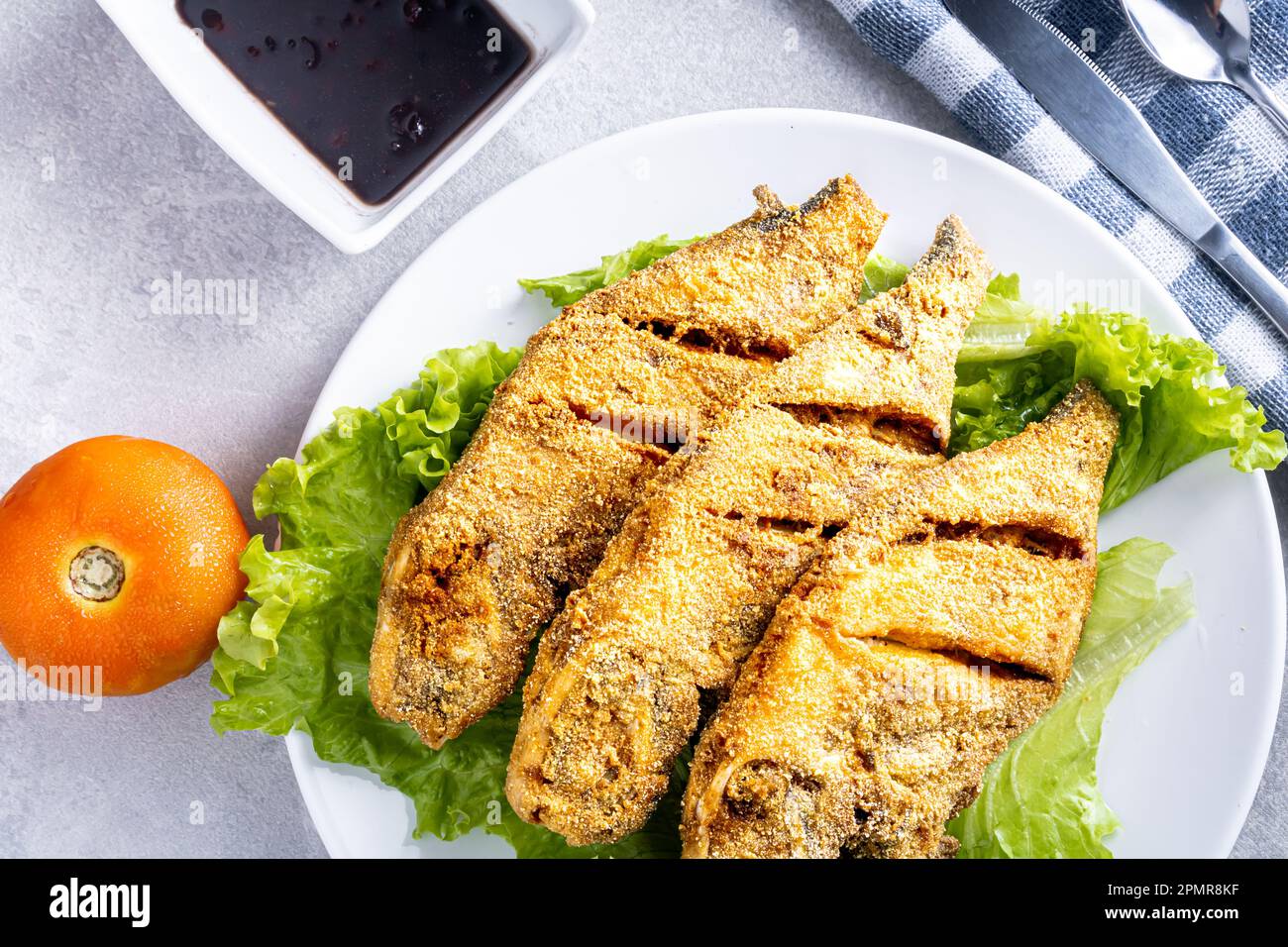 Fried "peroa" fish, lettuce salad, tomato, lemon, rice, beans and ...