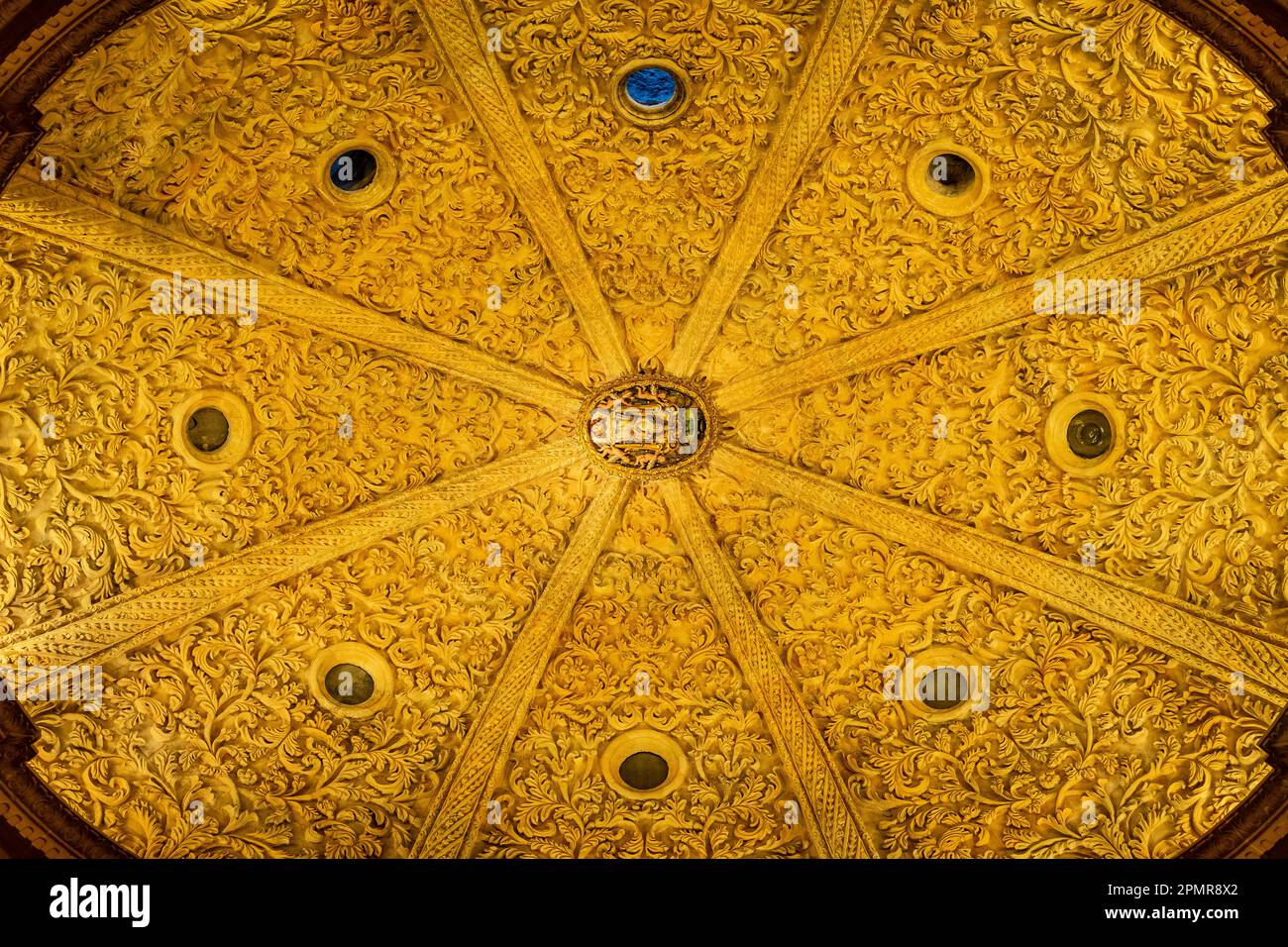 Gold ceiling, interior design hi-res stock photography and images - Alamy