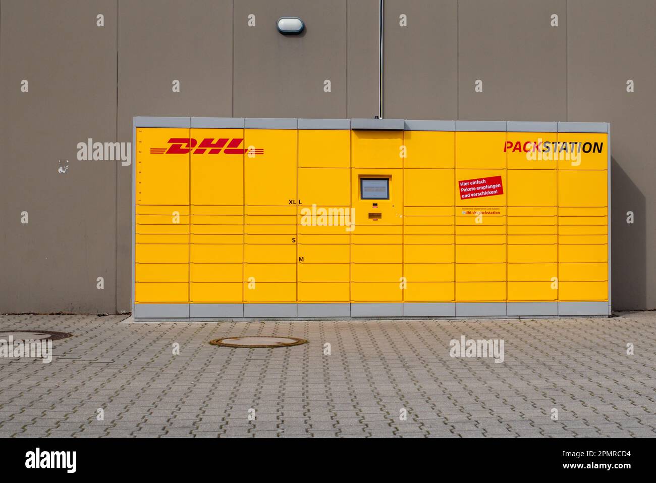 Self packstation hi-res stock photography and images - Alamy