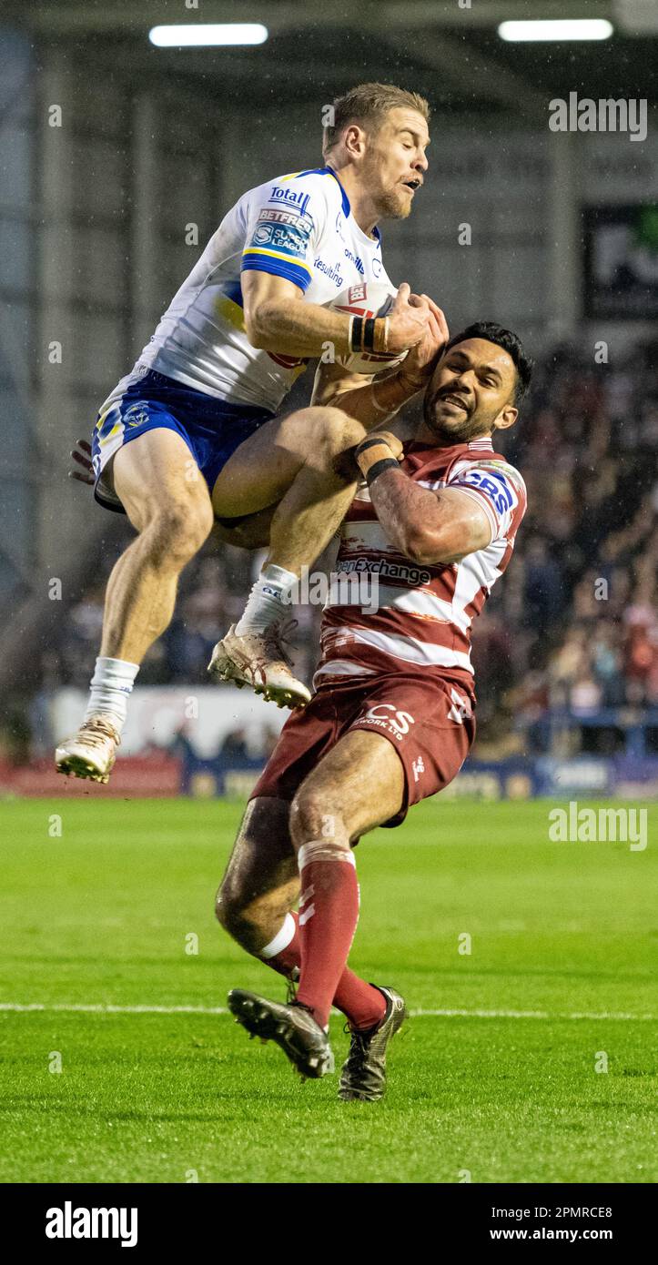 Warrington wolves v wigan warriors rugby league football club hi-res ...